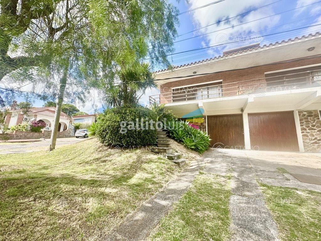 Venta Hermosa Casa - 3 Dormitorios 2 Baã±Os - Piriapolis