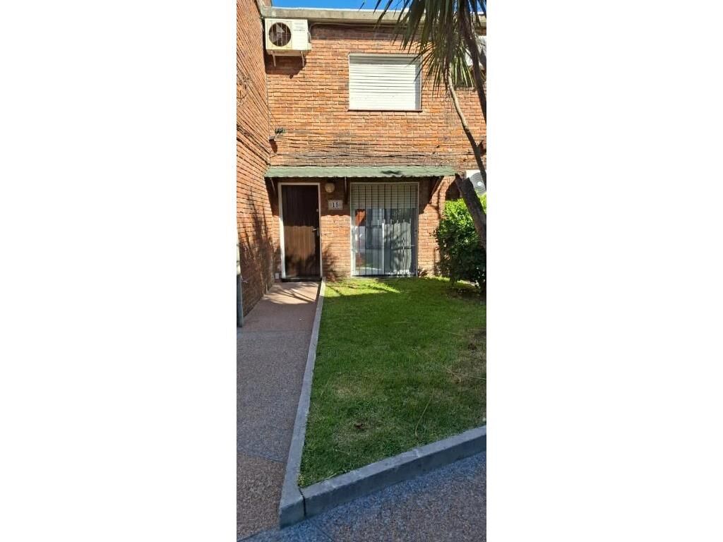 Casa En Alquiler, 2 Dormitorios, En Malvín Sur.