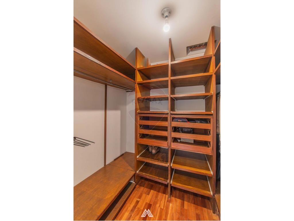 Venta Apartamento Pocitos 4 Dormitorios / Garaje