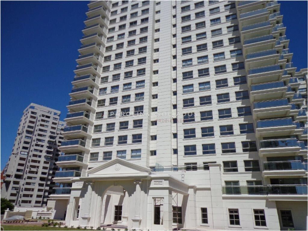 Apartamento En Venta En Torre Imperial Iii, Punta Del Este.